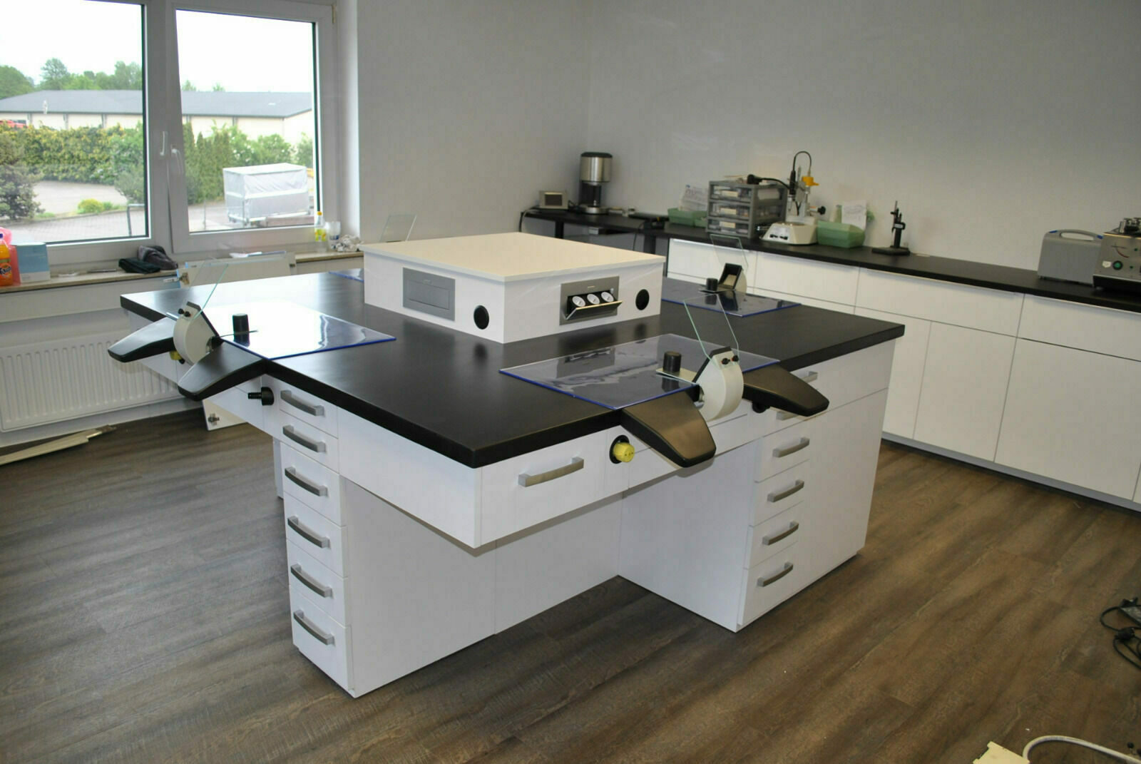 4 ARBEITSPLATZ TECHNIKTISCH LABOR EINRICHTUNG - blaudental